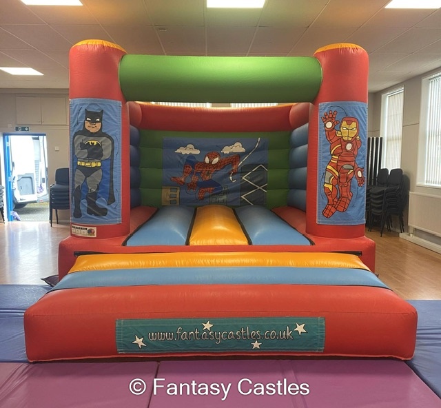Bouncy castle and balloon modelling party | Telford & Shrewsbury